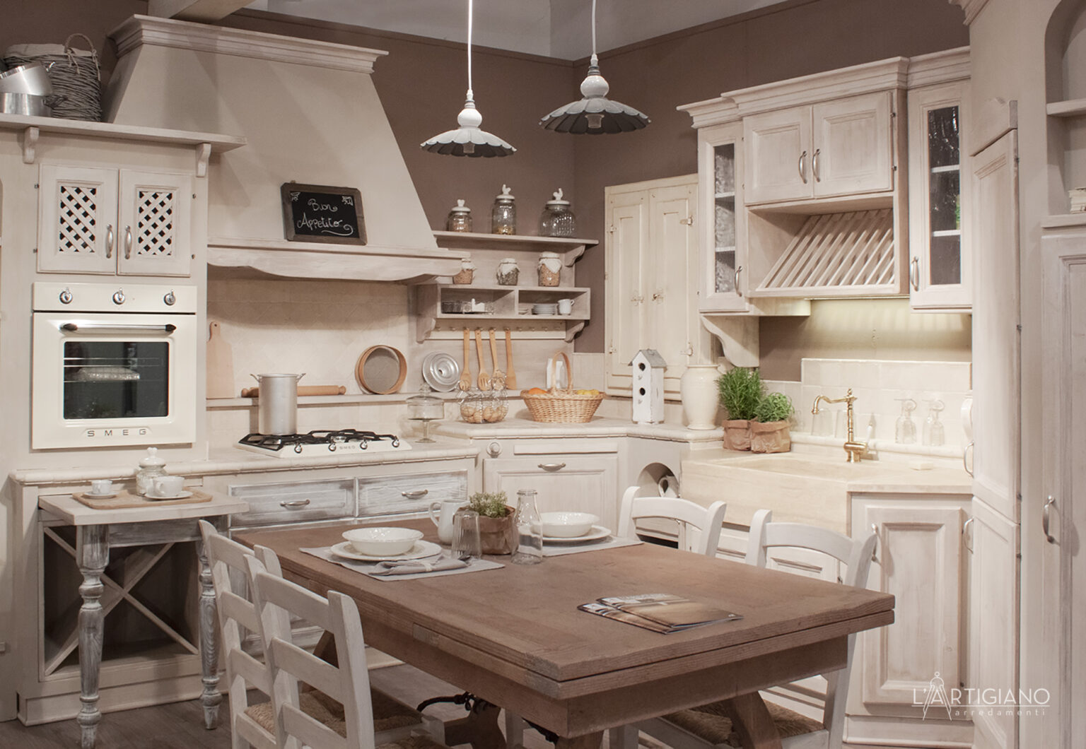 Cucina in muratura Shabby Chic: cucina Masilea - L'Artigiano Arredamenti